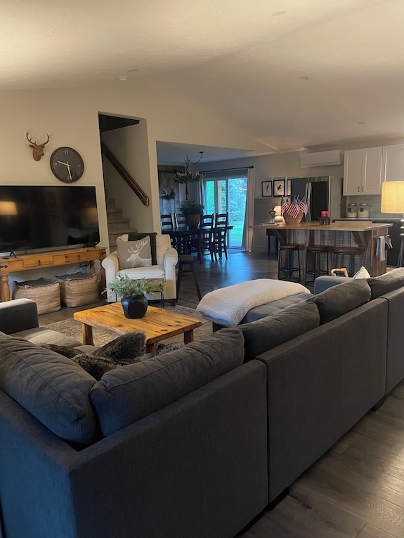 Custom Built Cabin/house Surrounded By Gorgeous Views In Serene Donnelly - Donnelly, ID