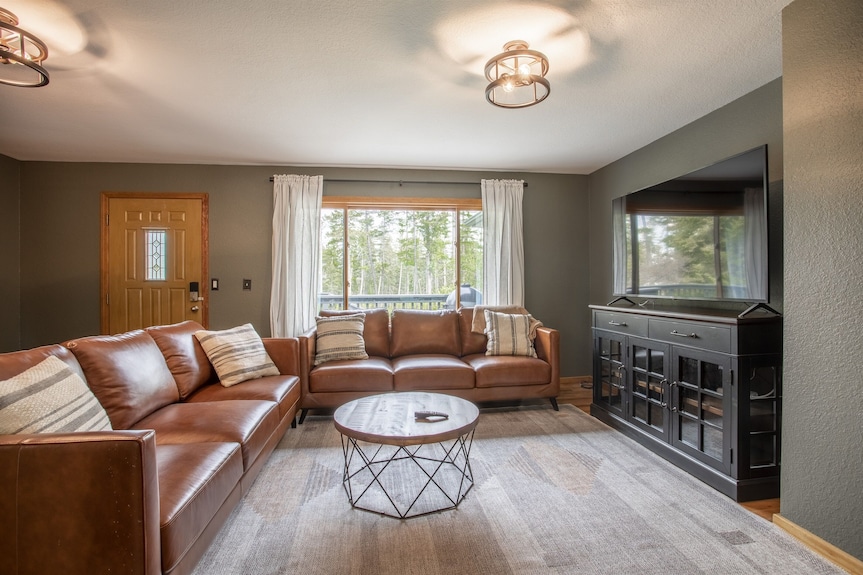 Happytrailshideaway-new Hot Tub! Sleeps 12-near Whitefish - Montana