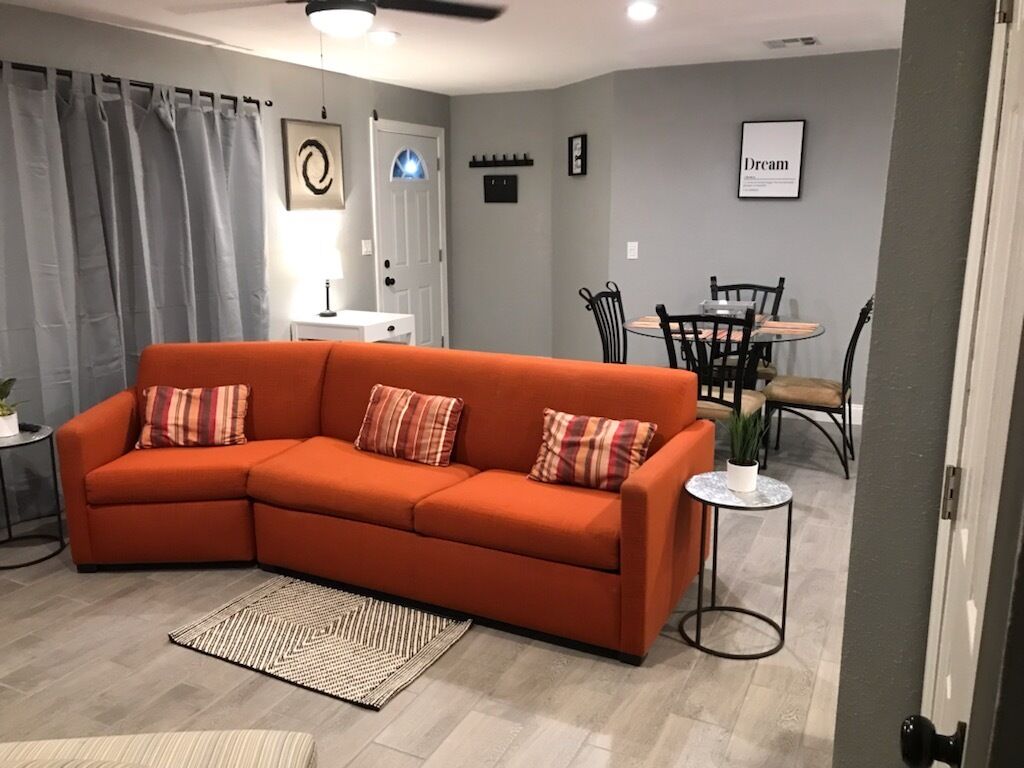 New Remodeled Centrally Located 2 Bedroom Home Near Everything - Tampa, FL