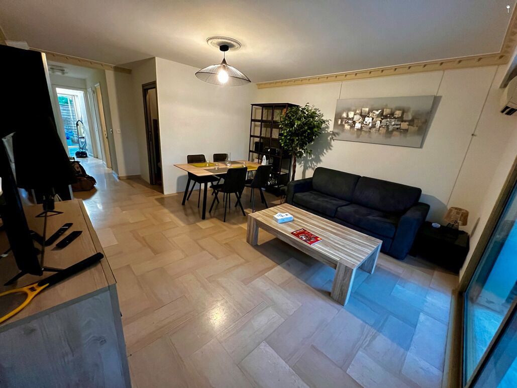 Cannes, Apparemment T3 Rez-de-jardin à 30m De La Plage, Dans Parc Paysager - Cannes