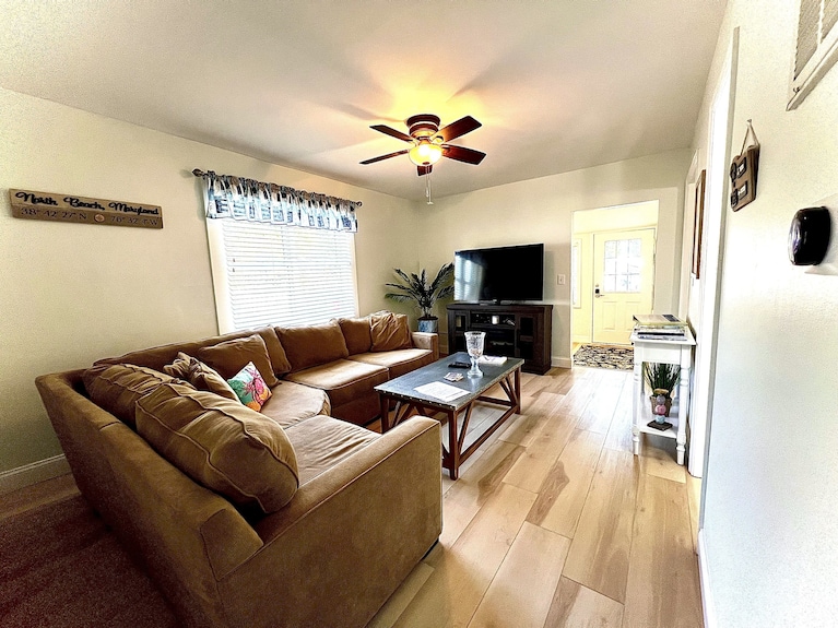 The Blue Crab Beach House - Free Beach Passes - Chesapeake Beach, MD