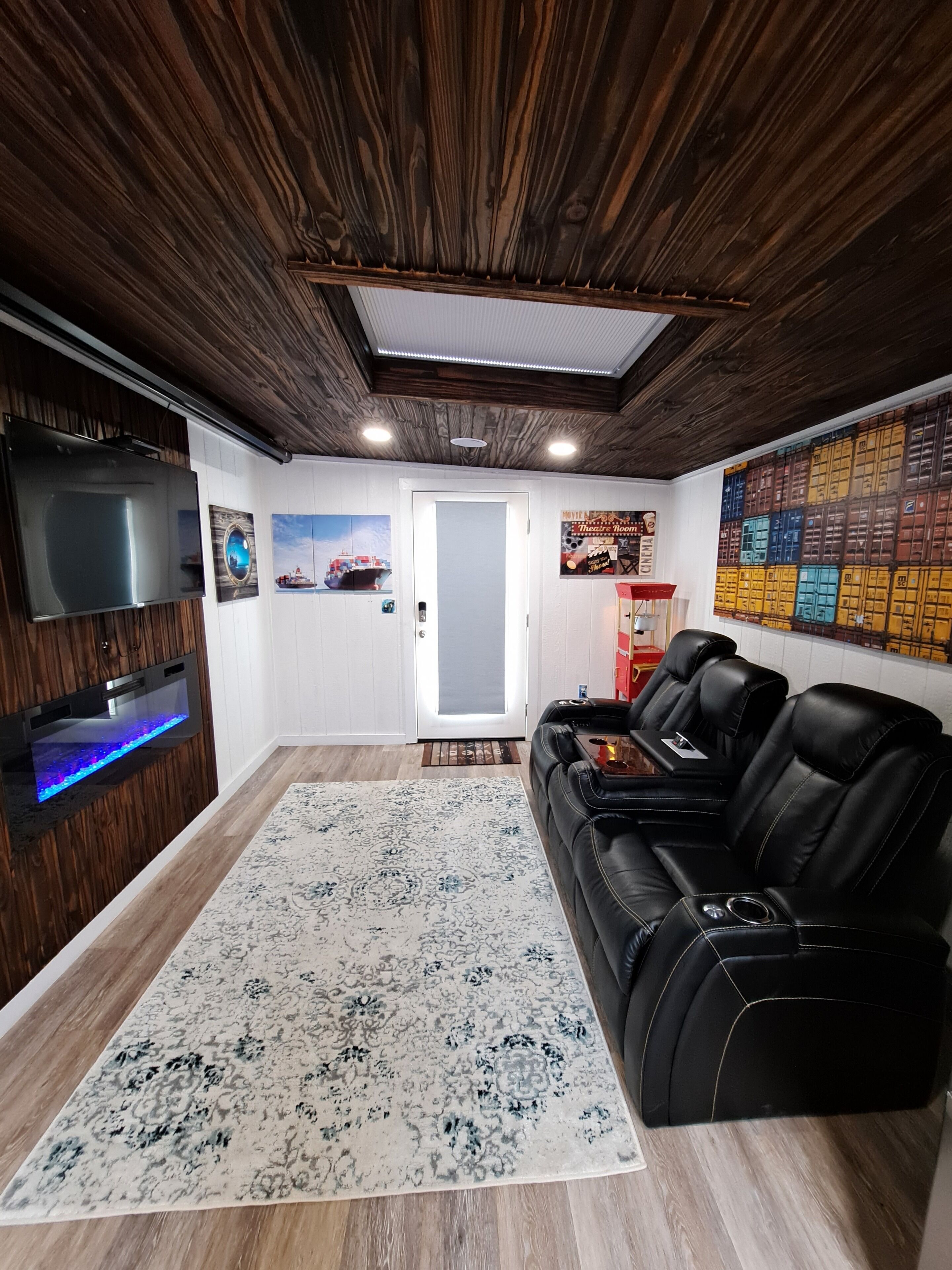 Cozy Container: Unique Design - Bastrop, TX