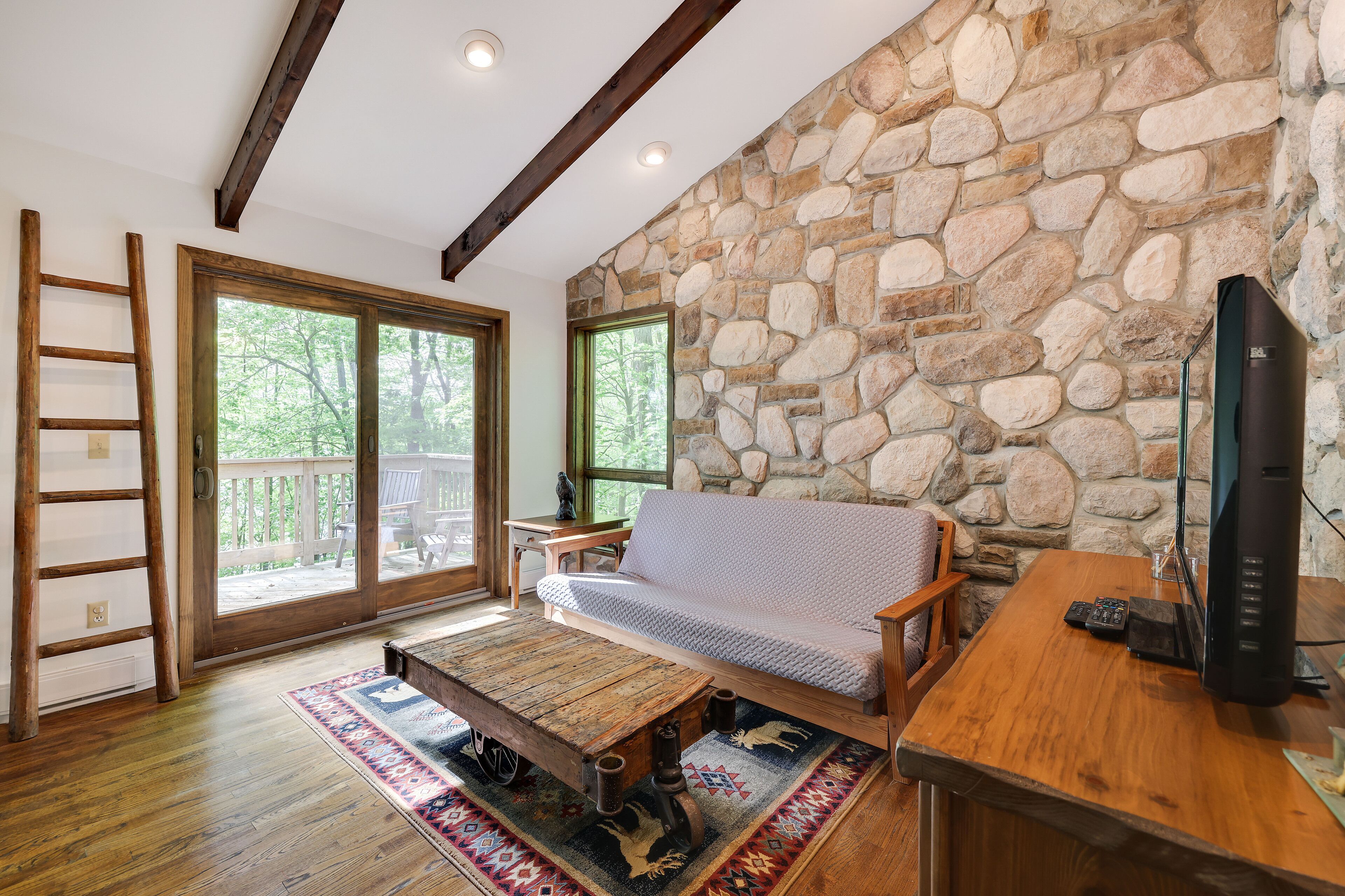 Spacious Lakefront 4 Bedroom, 2 Bath Mountain Retreat With Private Beach, Kayaks - 莫斯科