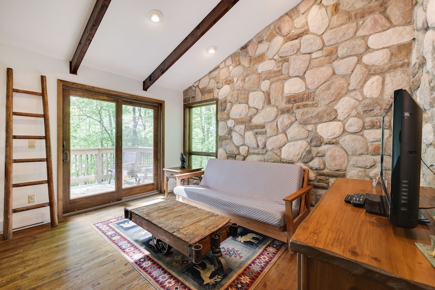 Spacious Lakefront 4 Bedroom, 2 Bath Mountain Retreat With Private Beach, Kayaks - 莫斯科