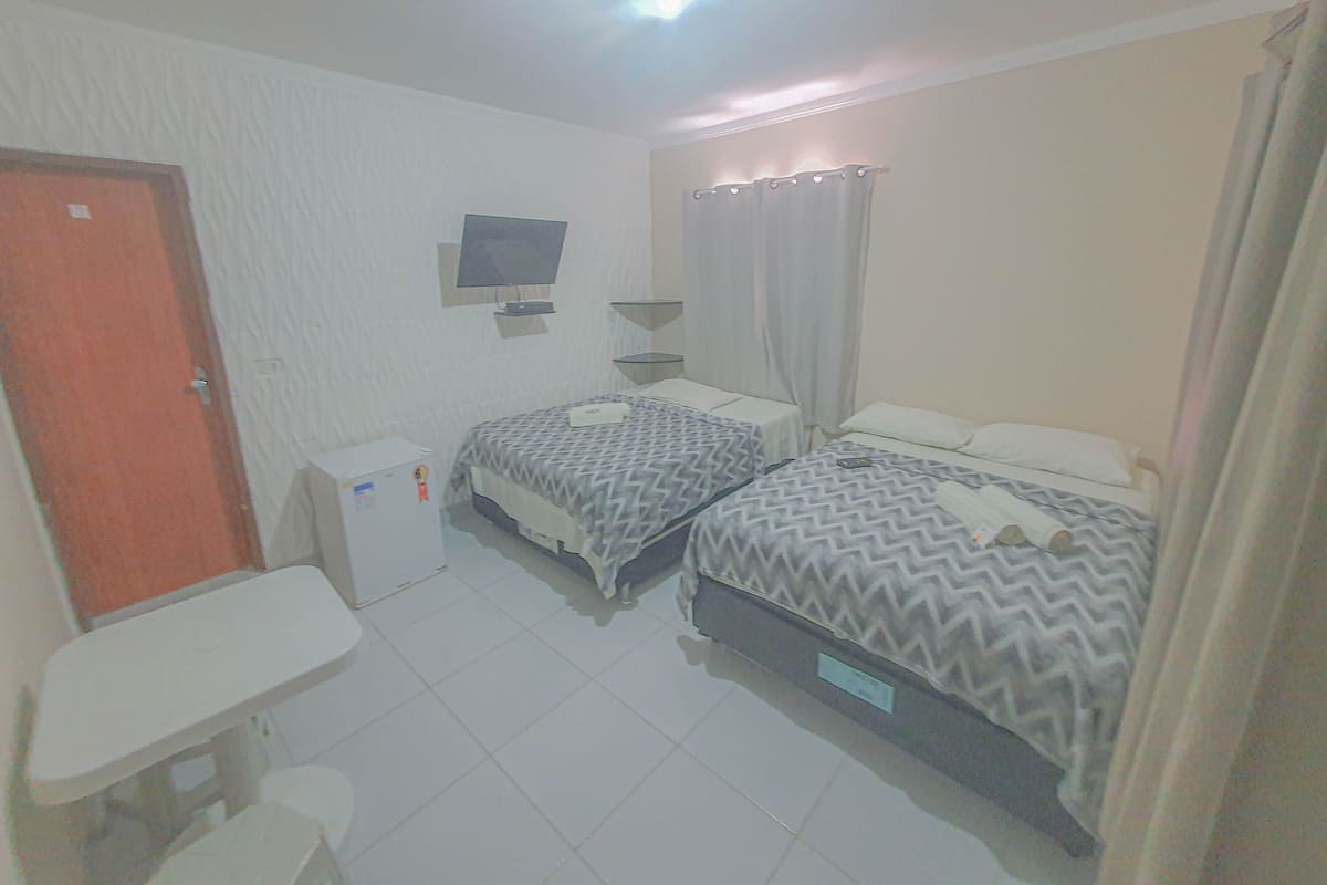 Suite Familiar | Sala de estar | Smart TV de 32 polegadas com canais por cabo, televisor