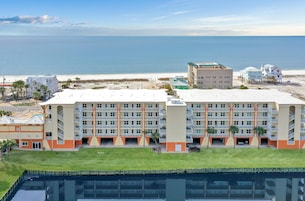 Apartamento em Condomínio Fechado, várias camas, vista para a praia (Summerhouse 203) | Exterior