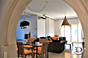 Villa, 4 quartos, acessível, fumadores | Sala de estar