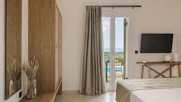 Quarto casal ou duplo superior, 1 quarto, sacada, vista para o mar | Camas com colchões pillow-top, escrivaninha, quartos à prova de som