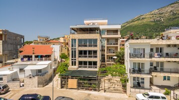 Quarto casal grand, 1 cama King, para não fumantes, vista para o mar | Ferros/tábuas de passar roupa, Wi-Fi de cortesia, roupa de cama