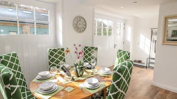 Casa de Campo | Cozinha privada | Um frigorífico, uma máquina de lavar louça, utensílios de cozinha