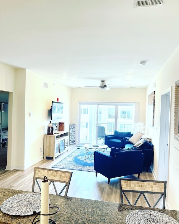 Majestic Waterfront Condo On Rehoboth Bay Minutes From The Beach, Sleeps 8-10 - Delaware