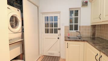 Casa de Campo | Cozinha privada | Um frigorífico, uma máquina de lavar louça, uma chaleira elétrica