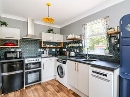 Casa de Campo | Cozinha privada | Um frigorífico, um micro-ondas, uma máquina de lavar louça 