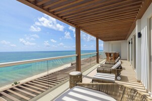 Luxury Sky Chairman Suite Two Bedroom Ocean Front Diamond Club | Roupa de alta qualidade, edredões de penas, minibar grátis 
