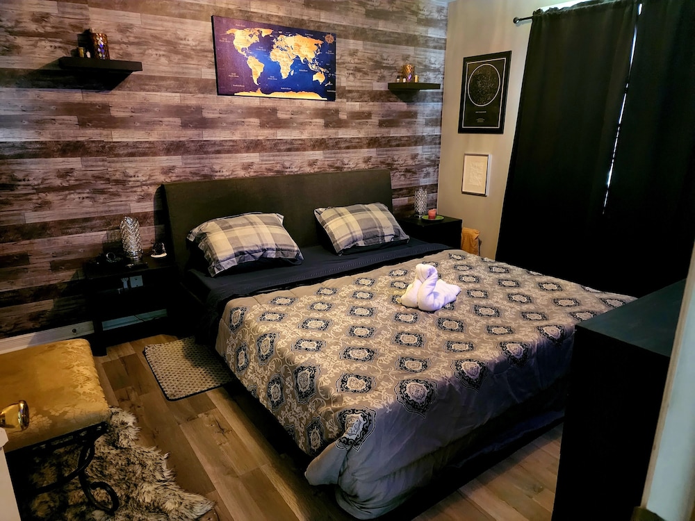 Beautiful Modern Home With Hotub - Peterborough