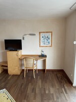 Secretária, cortinas/cortinados opacos, quartos insonorizados 