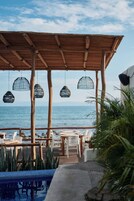 2 piscinas exteriores, espreguiçadeiras 