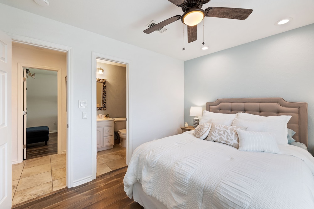 Clean & Beautiful Home Near The Beach - Jamaica Beach, Galveston