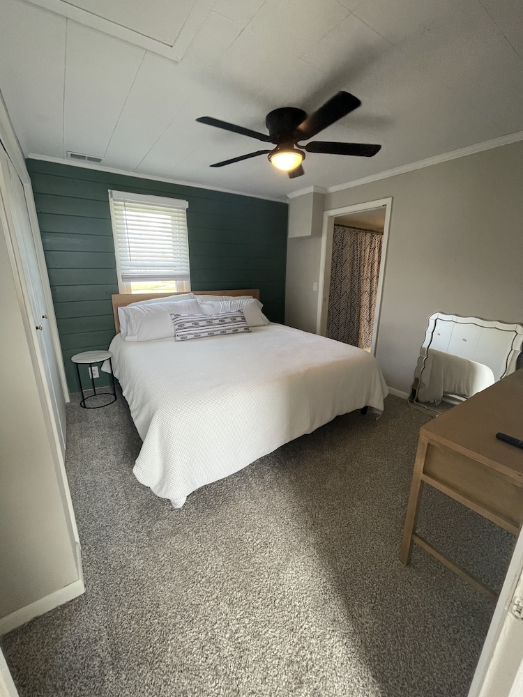 Recently Renovated Perrysburg Retreat - Toledo, OH