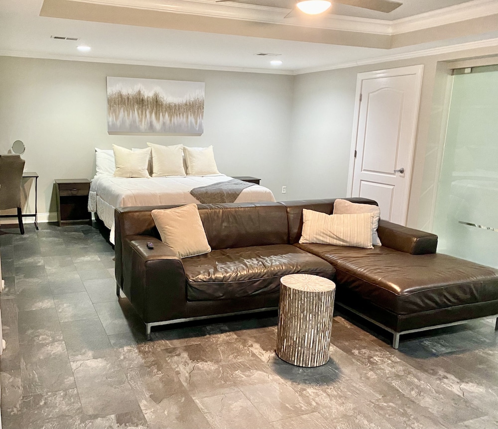 1-bedroom Guesthouse, 11 Minutes To Charlotte Motor Speedway - Concord, NC