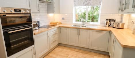 Casa de campo | Cozinha privada | Geladeira, lava-louças, chaleira elétrica, torradeira