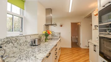 Casa de Campo | Cozinha privada | Um frigorífico, uma máquina de lavar louça, uma chaleira elétrica