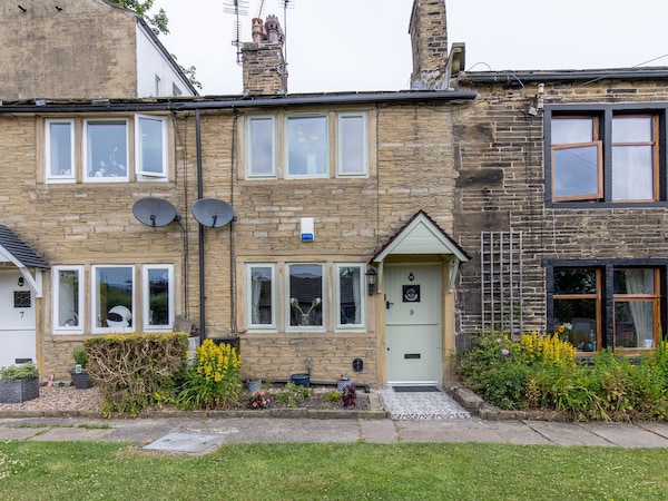 Mischa Cottage - West Yorkshire