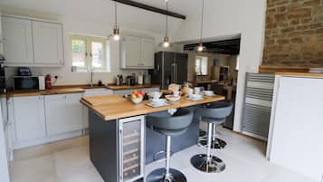 Casa de Campo | Cozinha privada | Um frigorífico, uma máquina de lavar louça, uma chaleira elétrica