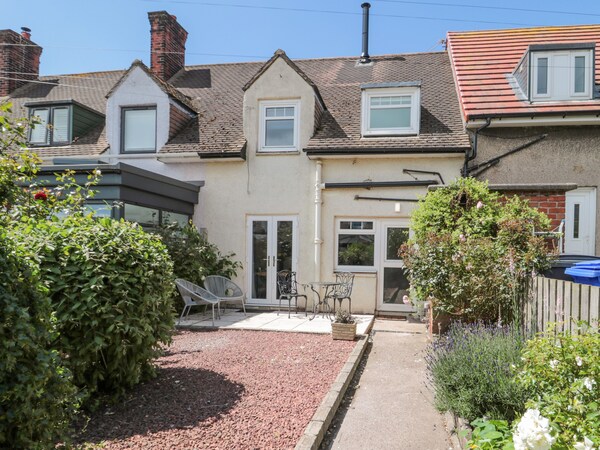 3 St. Cuthberts Garth - Bamburgh