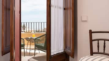 Quarto Duplo Exclusivo, terraço | 1 quarto, roupa de alta qualidade, edredões de penas, minibar