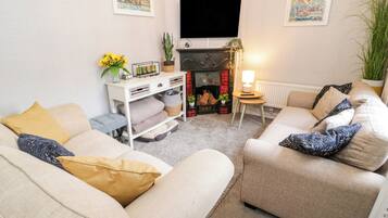 Casa de Campo | Sala de estar | Televisor, livros