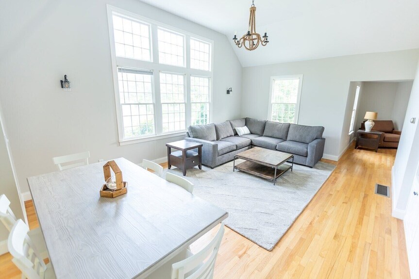Beautiful, Renovated In-law Near Old Silver - Old Silver Beach, MA