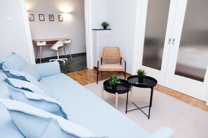 Apartamento Comfort | Sala de estar | TV de ecrã plano 