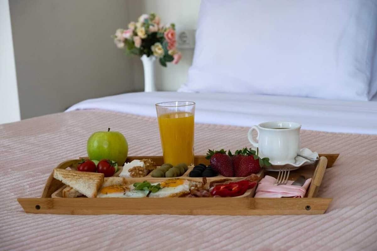 Quarto luxo | Ferros/tábuas de passar roupa, Wi-Fi de cortesia