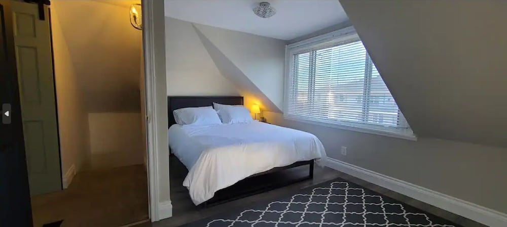 Beautiful 2 Bedroom Home In The Heart Of North Bay - 노스 베이