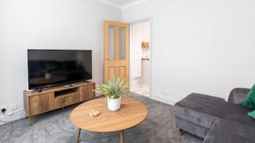 Apartamento design, banheiro privativo, vista para a cidade | Lounge