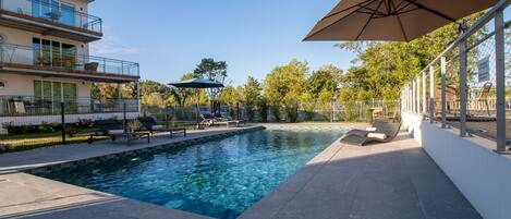 Piscina exterior sazonal