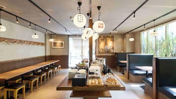 Café da manhã com buffet todos os dias (JPY 1800 por pessoa)