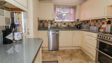 Casa de Campo | Cozinha privada | Um frigorífico, uma máquina de lavar louça, uma chaleira elétrica