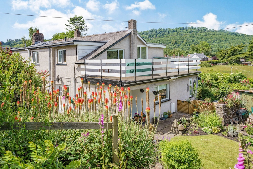 Kavieng - Monmouthshire