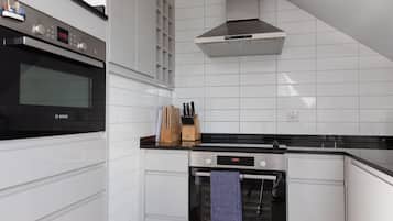Casa de Campo | Cozinha privada | Um frigorífico, uma máquina de lavar louça, utensílios de cozinha