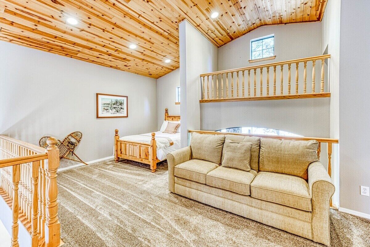 Private A/c Playset Zip-line Huge Deck Firepit - Shaver Lake, CA