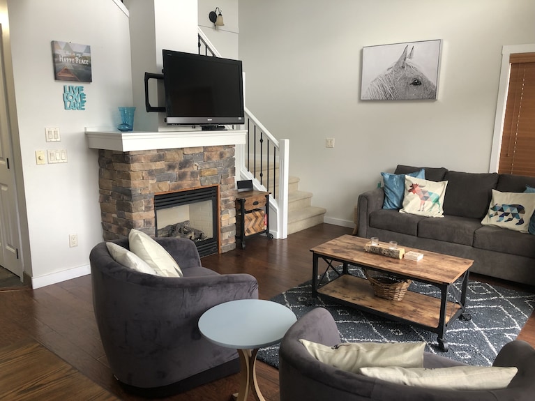 Majestic Mountainside Cottage On Lake Okanagan - ブリティッシュコロンビア州