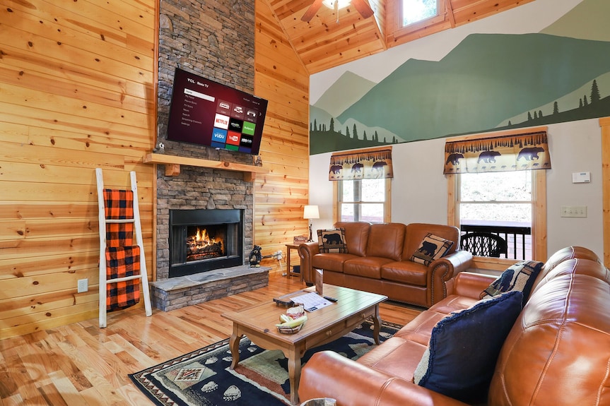 River Resort~ Cold Plunge~ Hot Tub~ Game Room ~ Resort Pool ~ Fire Pit- Ellijay - Ellijay, GA