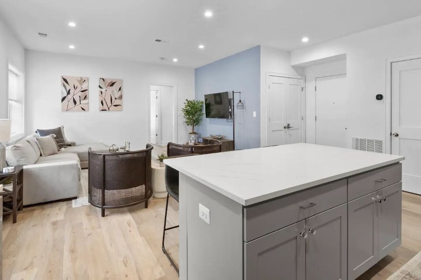 1/2 Block From King Street, King Bed In The Of Old Town ~ Free Parking - Alexandria, VA