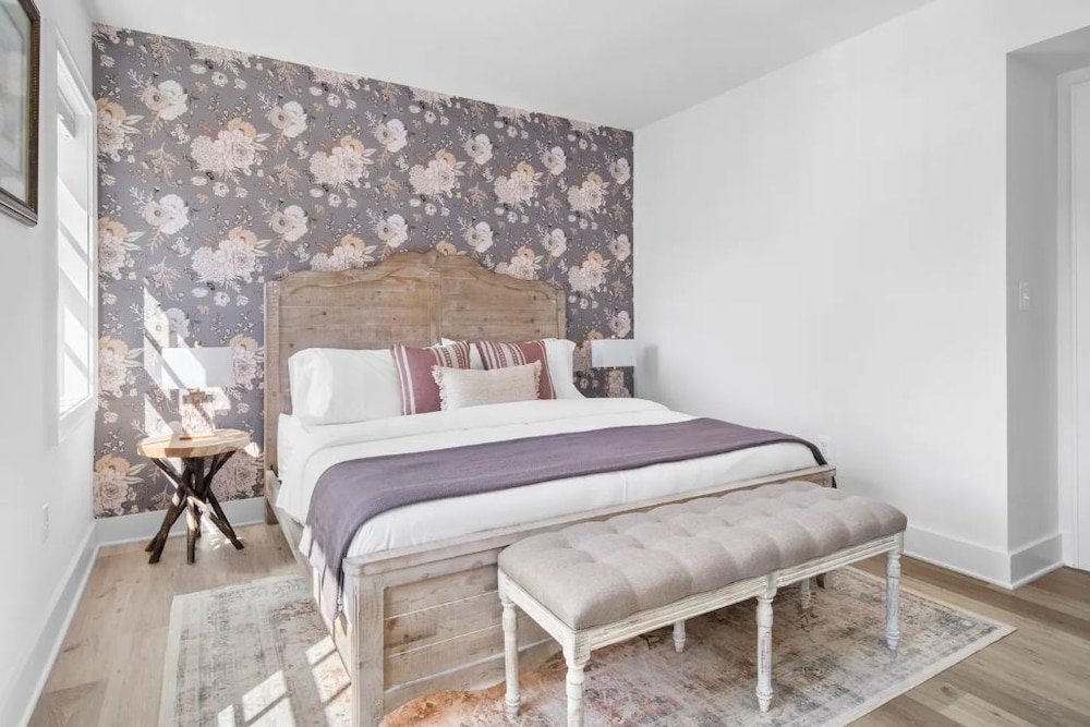 ★1/2 Block To King Street, King Bed ~ Free Parking★ - Alexandria, VA