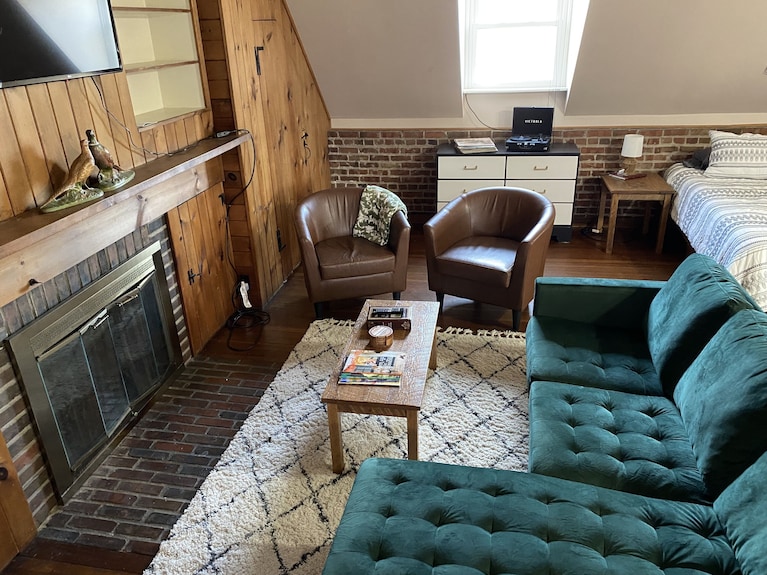 Historic Steckel Carriage House With Picturesque Landscaping - 아이오와