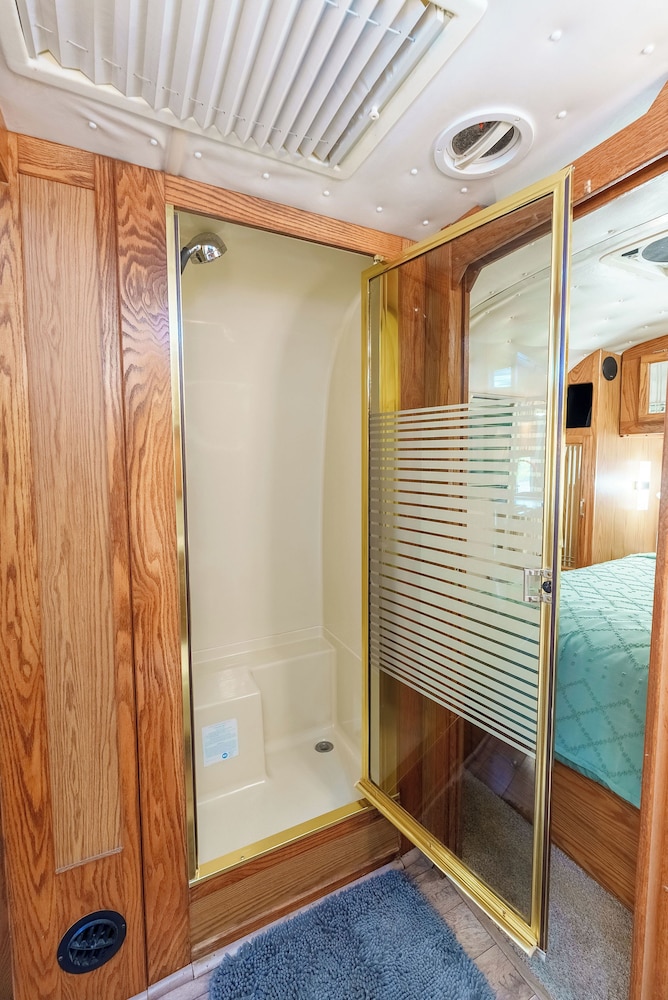 2-person Romantic Airstream Glamper In Hocking Hills, Ohio - Ohio
