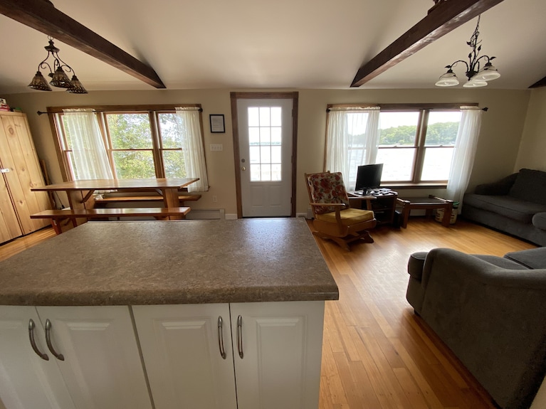 Private Lake Front Cottage - Capo Cod, MA