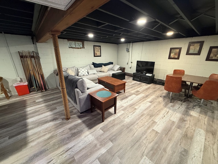 Riverview House. Close To River, Trails And Town. Comfortable 3 Bedroom Home. - Cheboygan, MI